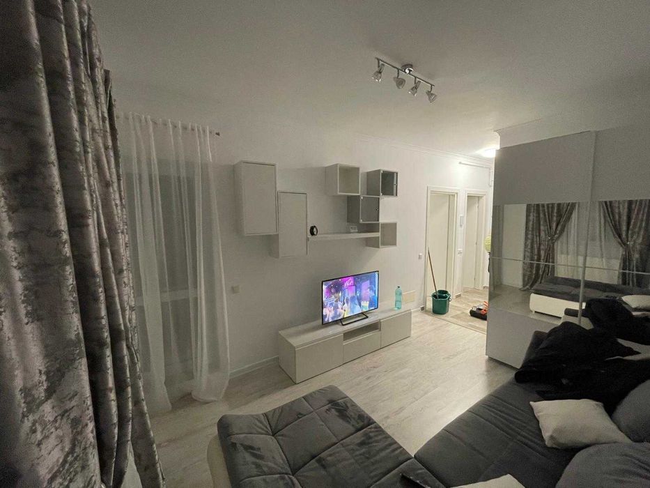 Inchiriez Garsoniera cu loc de parcare inclus pret 1650 roni !!! Rosu ...
