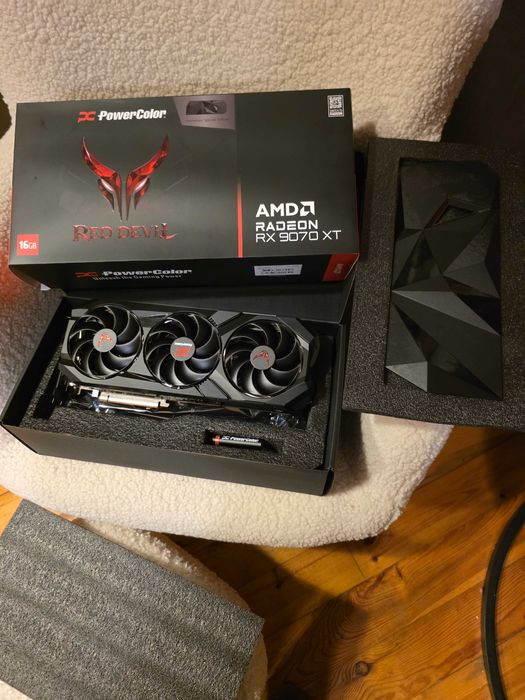 Продавам Видеокарта PowerColor RX 9070 XT Red Devil Backplate Special ...
