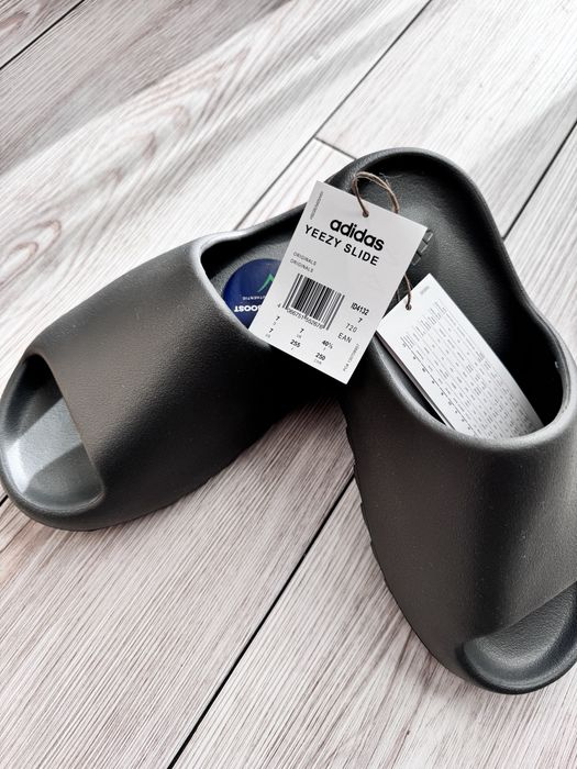 Slapi Adidas yezzy slide Sibiu • OLX.ro