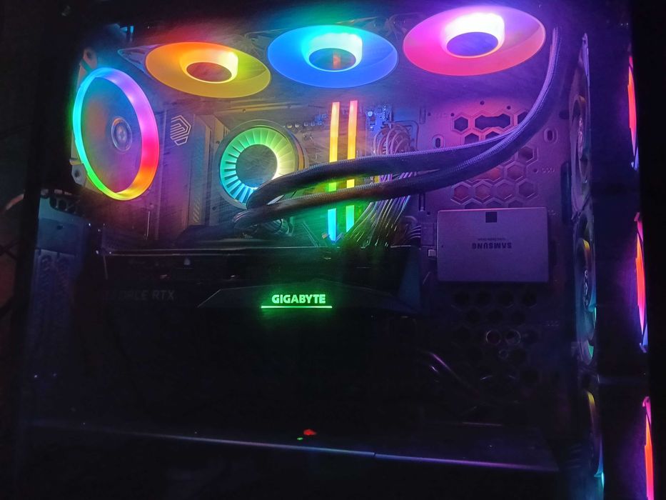Vand Gigabyte GeForce RTX™ 3070 GAMING OC, plus alte componente PC ...