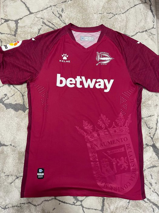 Tricouri fotbal originale – Dortmund, Bayern, Barcelona, Mainz, Alaves ...