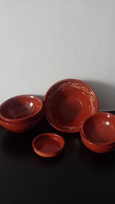 Castroane vintage de lut. Petrosani • OLX.ro