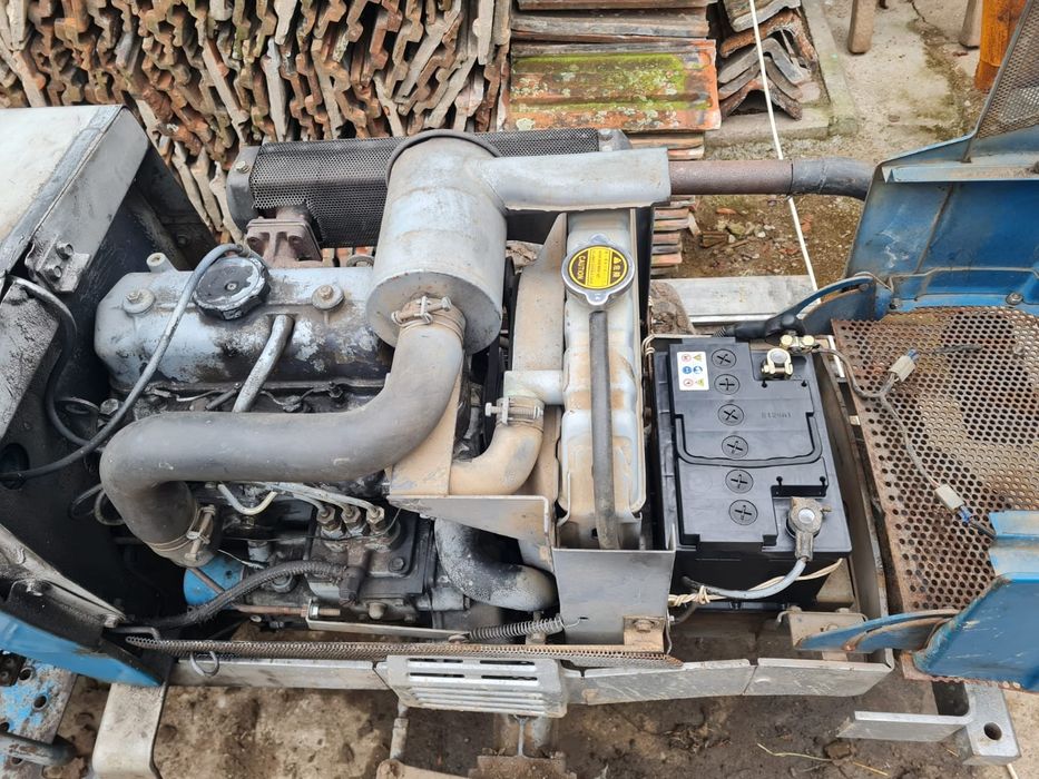 Tractor 4 x 4 marca mitsubishi tractoras gradina Vinga • OLX.ro