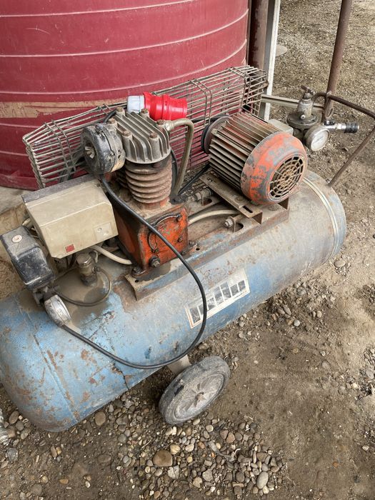 Compresor de aer trifazic 380V, stare bună, rezervor 100l Umbraresti ...