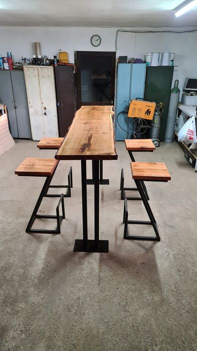 Tejghea stejar cadru metalic cu scaune Piatra Neamt • OLX.ro