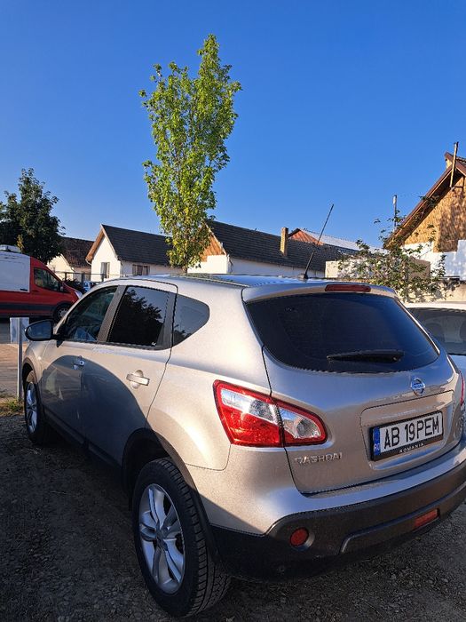 Se vinde: Nissan qashqai . Dumbrava • OLX.ro