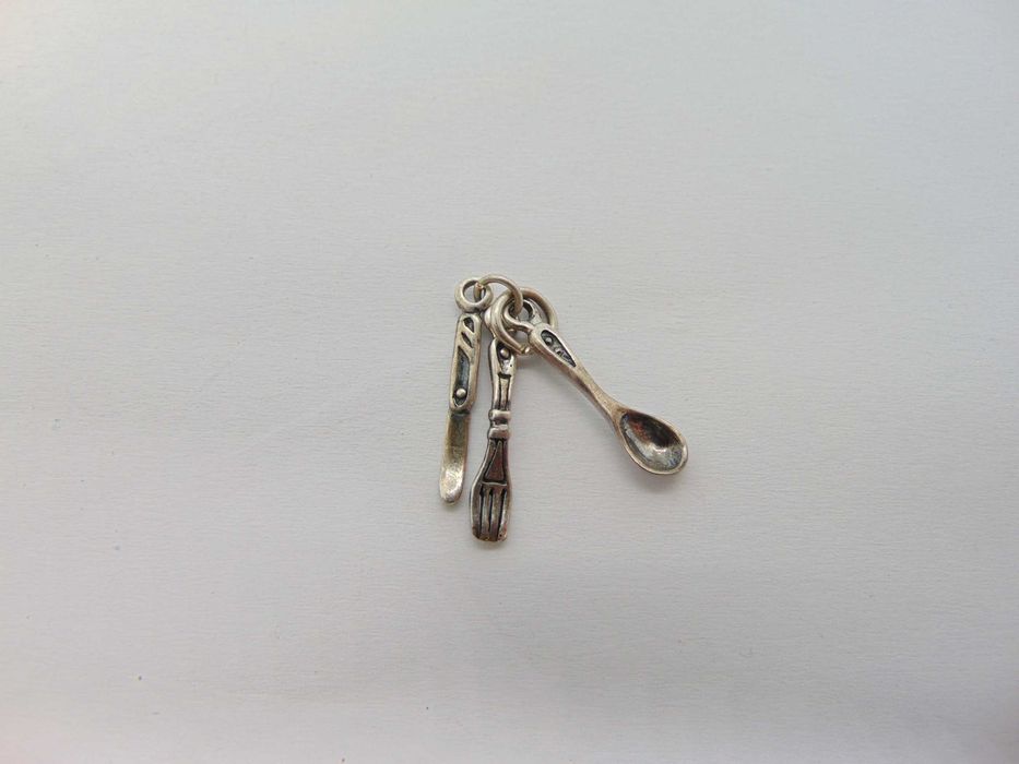 Pandantiv bucatar din argint cutit, lingura, furculita Iasi • OLX.ro