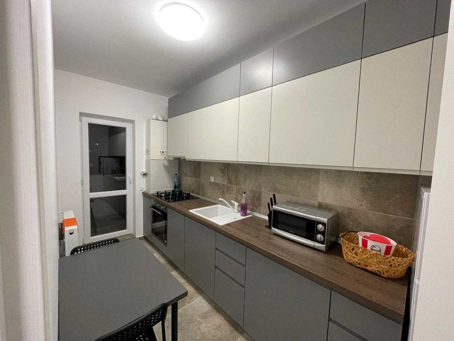 Inchiriez Garsoniera cu loc de parcare inclus pret 1650 roni !!! Rosu ...