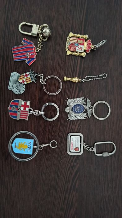 Brelocuri,insigne,diverse fotbal Craiova • OLX.ro