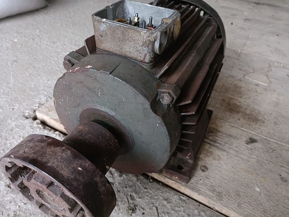 Motor trifazic 11 kW, 2900 rot/min Botosani • OLX.ro