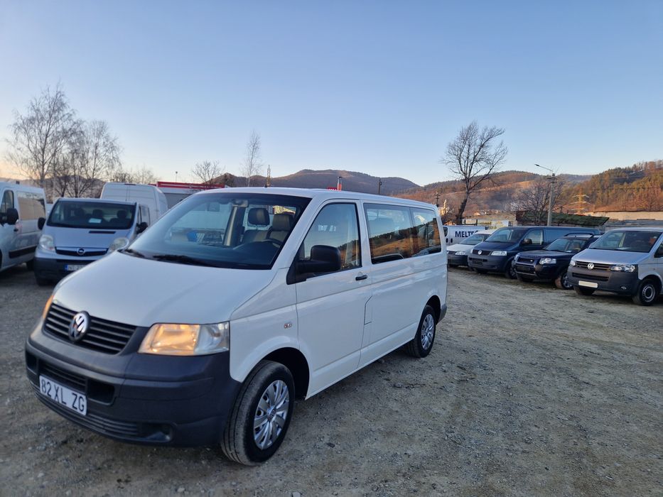 Volkswagen VW T5 1.9tdi 8+1 locuri AC 2008 Piatra Neamt • OLX.ro