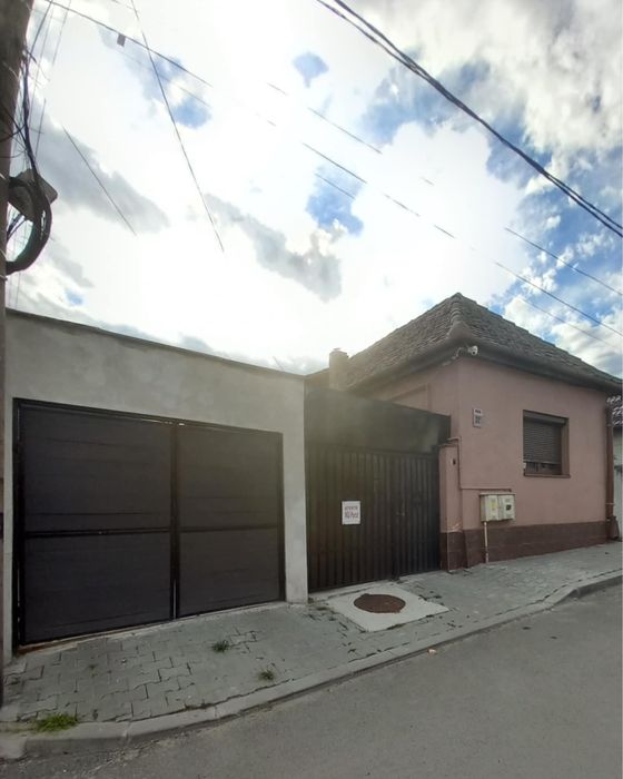 Vand casa cu 3 camere Medias • OLX.ro