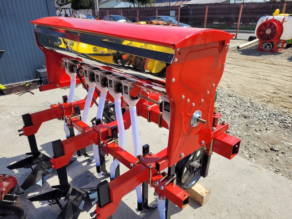 Prasitoare ( cultivator) 3 sectii cu fertilizare Argeselu • OLX.ro