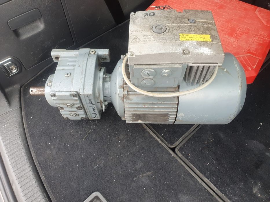 Motor trifazic cu reductor Gilau • OLX.ro