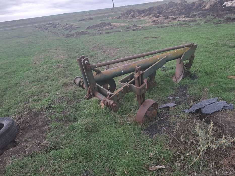 Vând plug de arat Berliste • OLX.ro