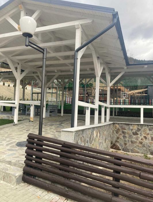 Oportunitate rară: Pensiune de vis pe malul Lacului Bicaz cu iaz Potoci ...
