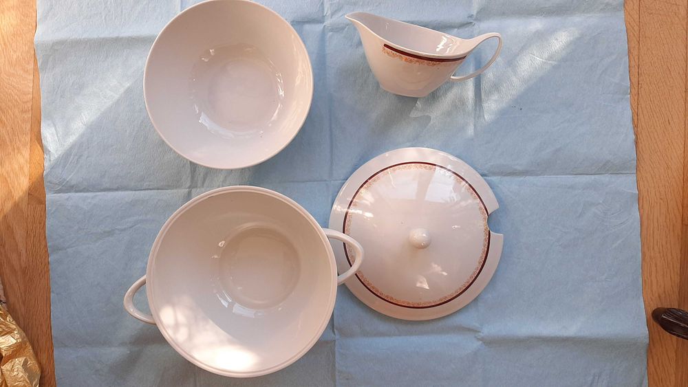 2 x seturi vase de servit, portelan pictat manual, Romania Cluj-Napoca ...