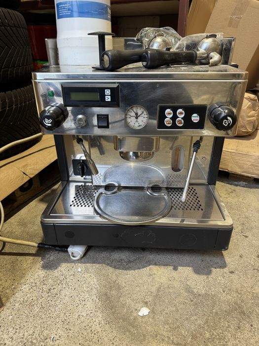 Expressor de cafea cu un grup si rasnita Alexandru cel Bun • OLX.ro