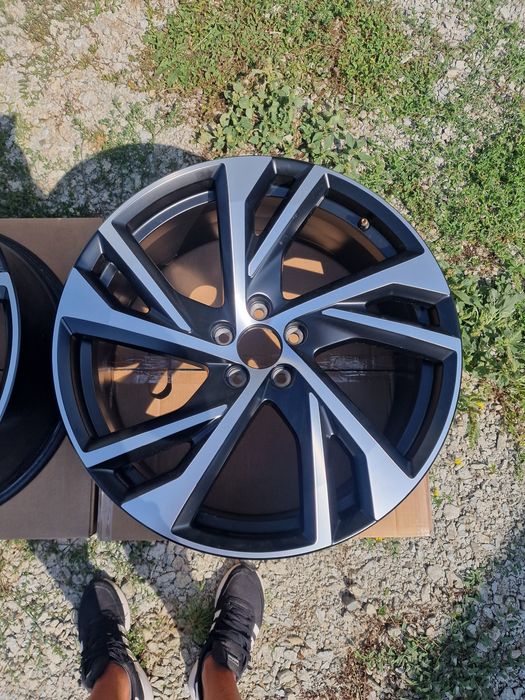 Jante Volvo originale R20 NOI PT XC 40 EX 40 Bistrita • OLX.ro