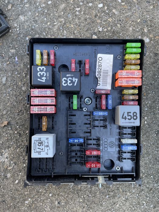 Panou sigurante relee Audi A8 d3 VW passat b6 b7 cc golf 5 6 seat skod ...