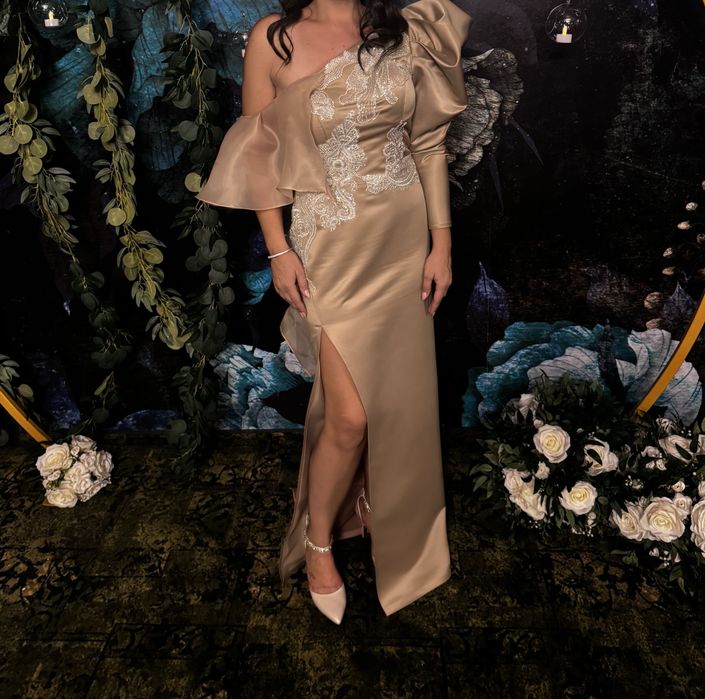 Vand rochie nasa Pitesti • OLX.ro