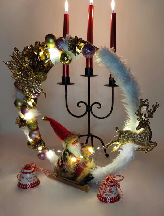 Coronita de Craciun 38 cm, Mos, blana,sanie, ren si instalatie Led ...