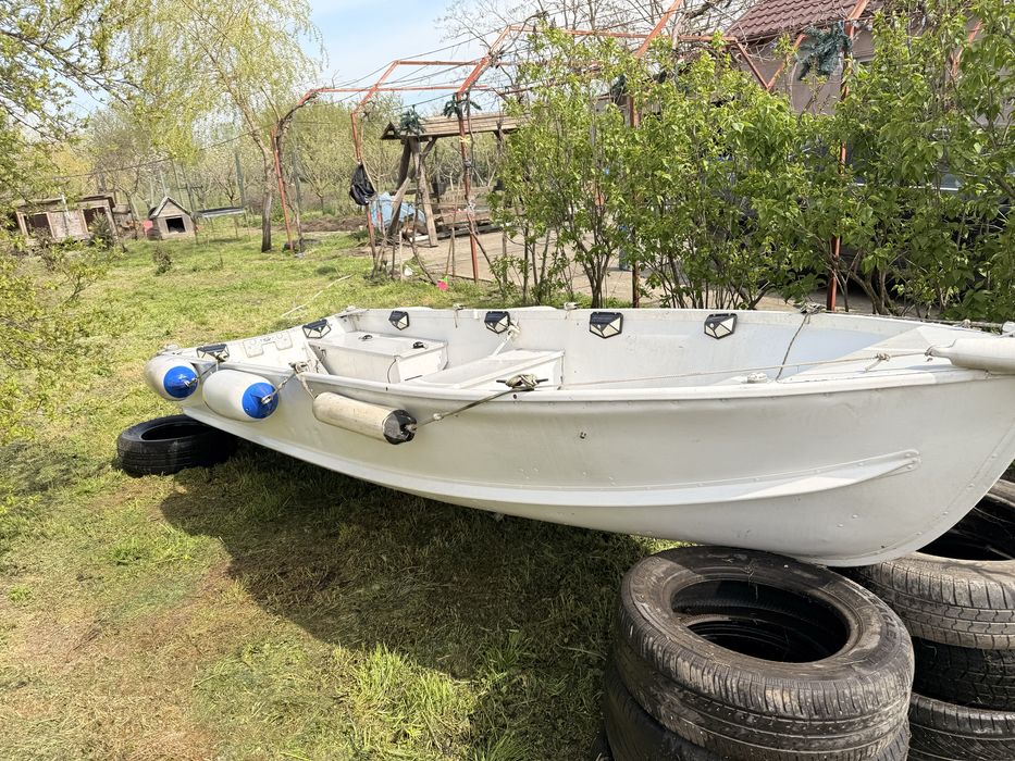 Vand barca aluminiu 4,3m 66kg Tudor Vladimirescu • OLX.ro