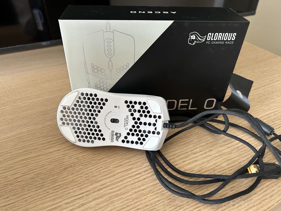 Glorious Model O gaming mouse Colonia Bod • OLX.ro