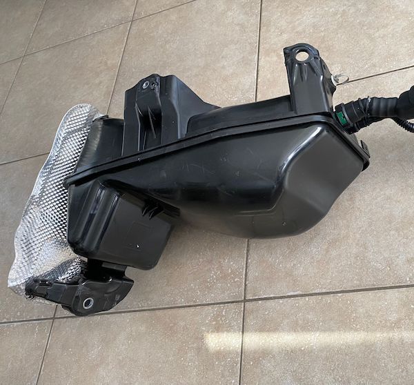 Rezervor AdBlue Volvo XC60 XC90 V90 S90 31405814 Baia • OLX.ro