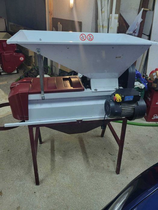 Електрическа гроздомелачка с отделяне на чепки и стойка гр София Дружба 2 • Olx Bg