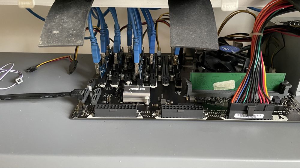 Rig mining / minat / miner GPU Nvidia RTX P104-100, AMD Radeon XFX580 ...