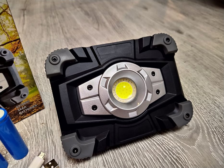 Proiector 30W, lupa LED Cob portabil cu acumulatori sau baterie 3xAAA ...