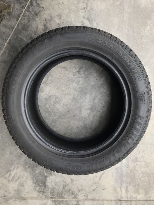Set Vara 235 55 R17 Goodyear Cauciucuri Anvelope Premium cu Profil 6mm Arad • OLX.ro