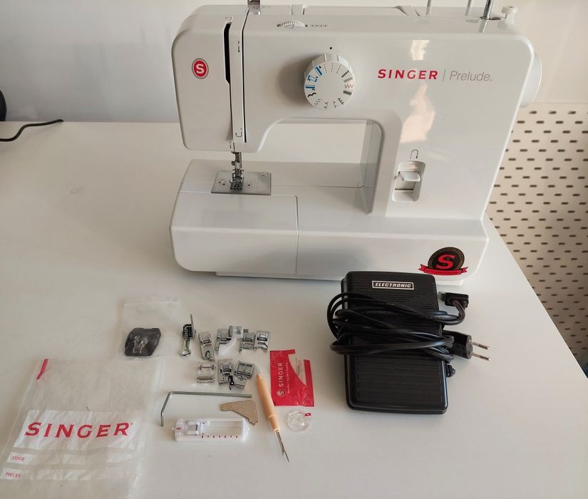 Masina de cusut Singer Prelude cu 10 picioruse si accesorii originale Bucuresti Sectorul 5 • OLX.ro