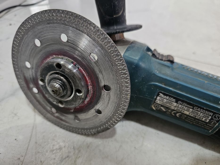 Ъглошлайф Makita GA5030, 720 W, 11000 об/мин, 125 мм гр. Варна Автогара ...