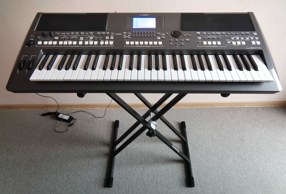 Yamaha PSR-S670 61-Key Arranger Workstation Cluj-Napoca • OLX.ro