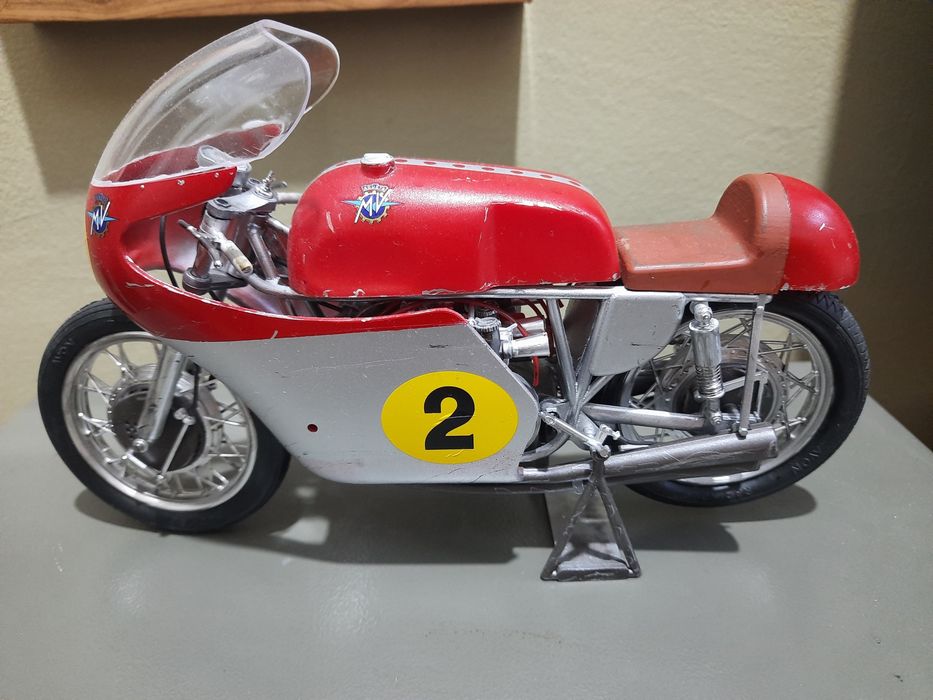 Macheta moto MV Agusta Revell Bucuresti Sectorul 4 • OLX.ro