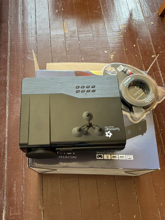 Luminar Led Smart Projector L500 за части гр. Русе Център • OLX.bg