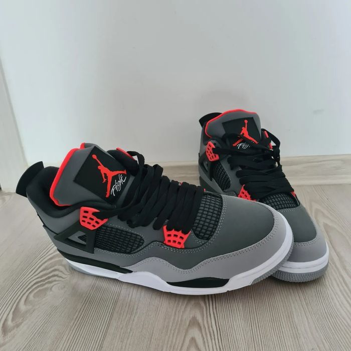 Air Jordan 4 Retro "Infrared" Pitesti • OLX.ro