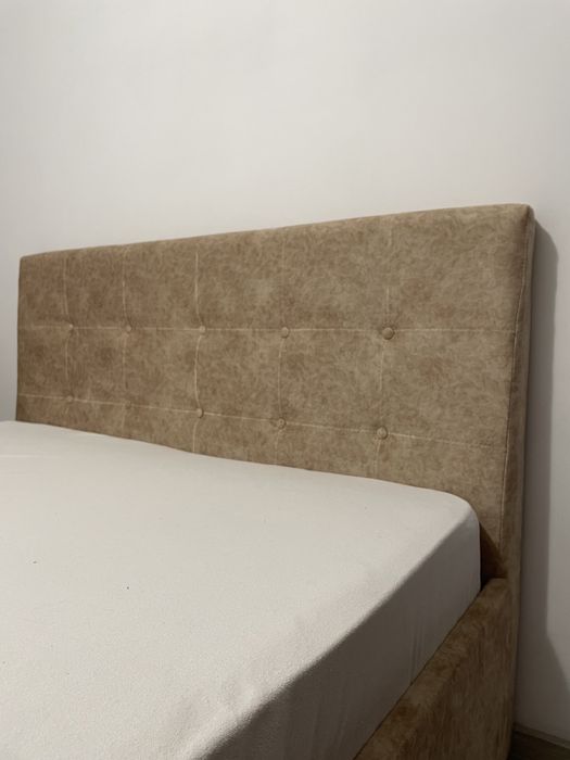 Pat tapițat bej/crem Iasi • OLX.ro