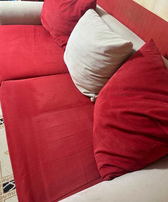 Разтегателен диван 210/90 + възглавници гр. Бургас Славейков • OLX.bg