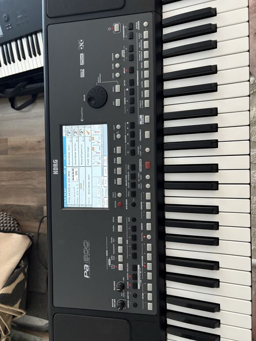 Korg pa600 ca nou Burca • OLX.ro