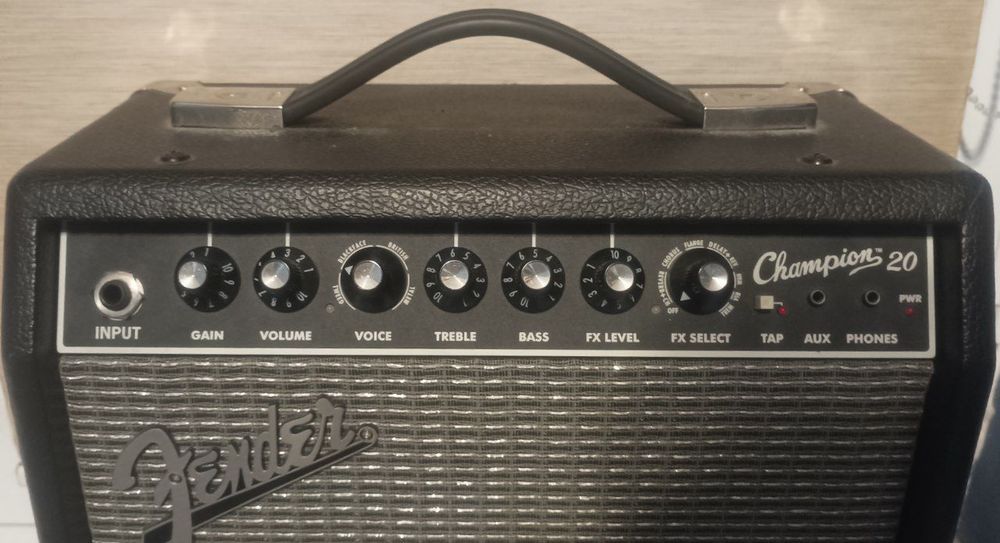 Комбоусилитель Fender Champion 20: 165 у.е. - Комбоусилители Мирабад на Olx