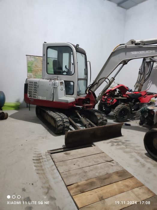 Excavator Takeuchi tb 135 Curtesti • OLX.ro