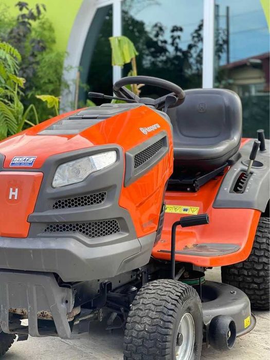 Tractoras Gazon Gradina stadioane Husqvarna Viking Oradea • OLX.ro