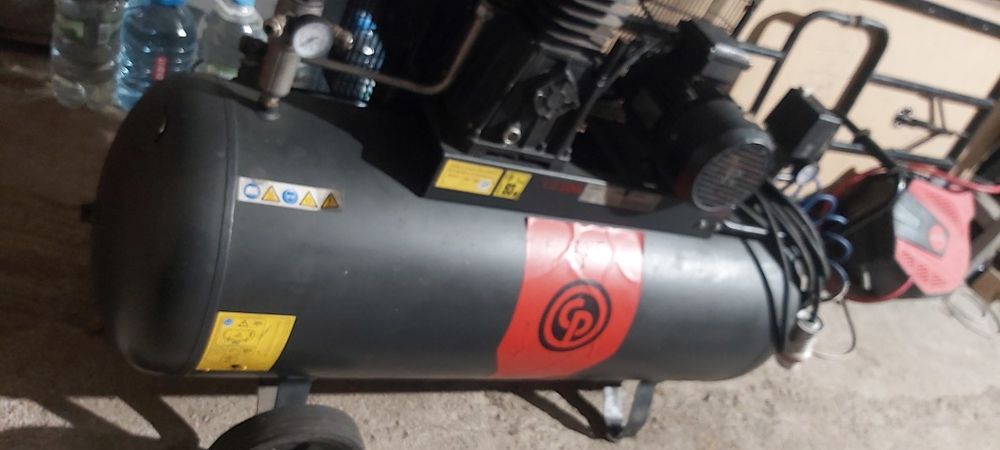 Compresor aer 100l profesional si 200l Brasov • OLX.ro