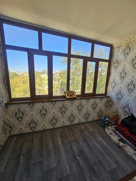 2 xonali 54m² 4-qavat.
4 qavatli panelniy dom.
Manzil : Sentralniy apt