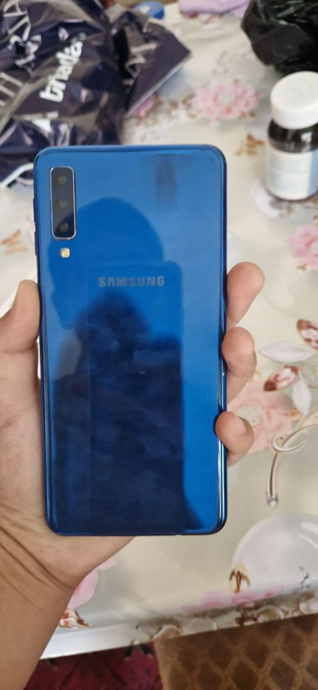 Samsung a7 4/64 kar bor zaryatka qoshib beraman