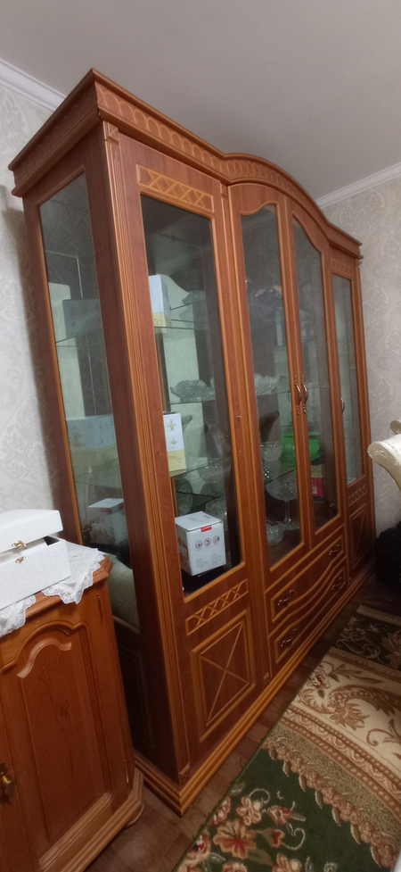 Srochna sotiladi, yong'oq daraxtidan yasalgan.
