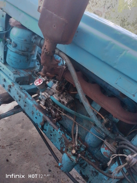 Traktor sotiladi